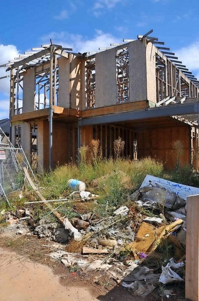 Residents dump on 'trash' houses | Wyndham